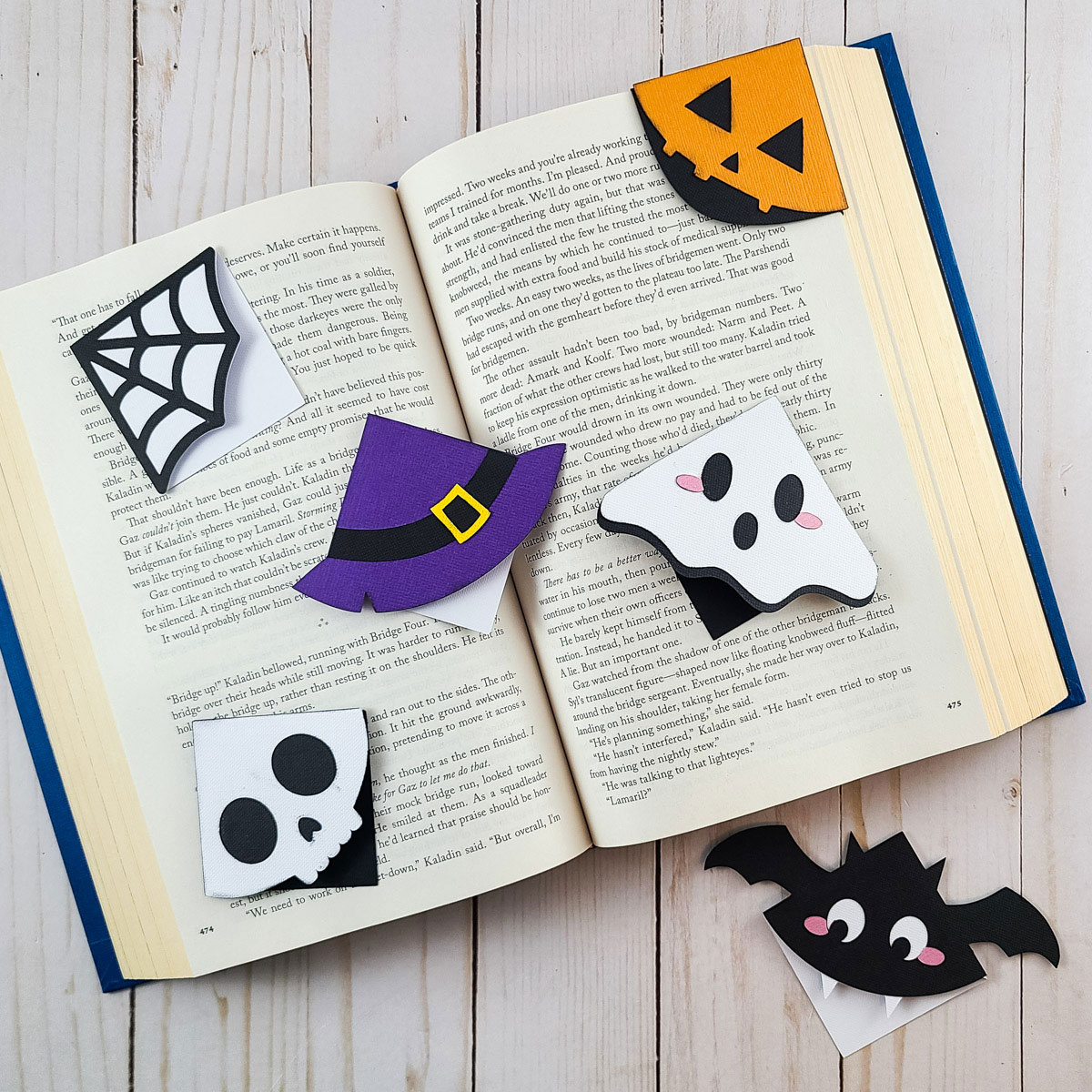 HCC 2023 Day 06 🦇 Halloween Corner Bookmarks - Craft with Sarah