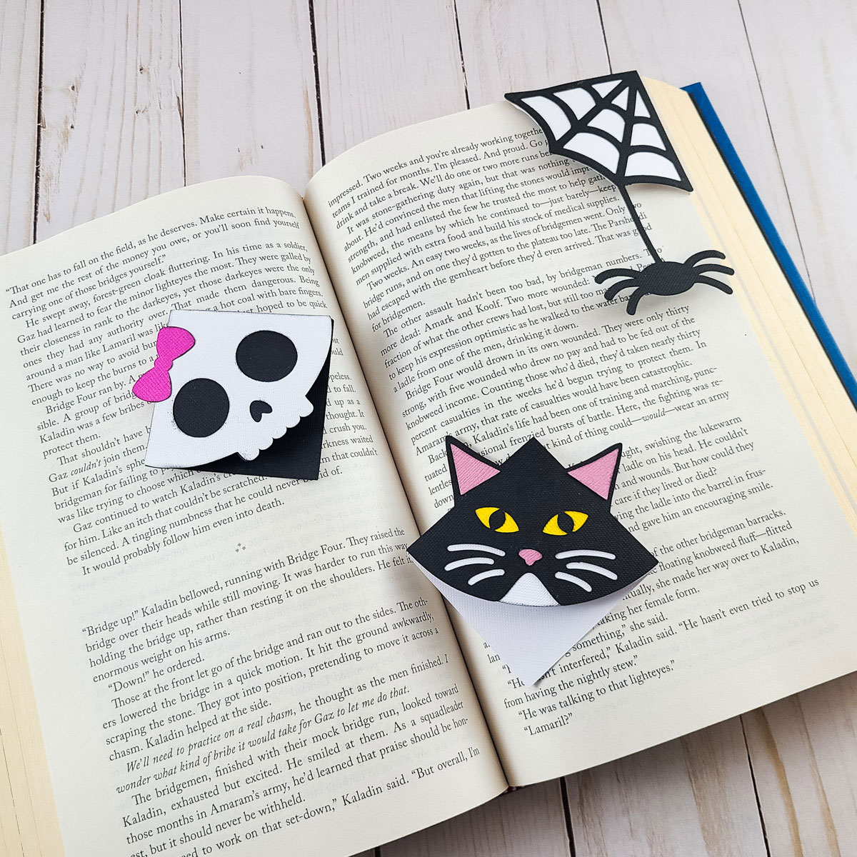 HCC 2023 Day 06 🦇 Halloween Corner Bookmarks - Craft with Sarah
